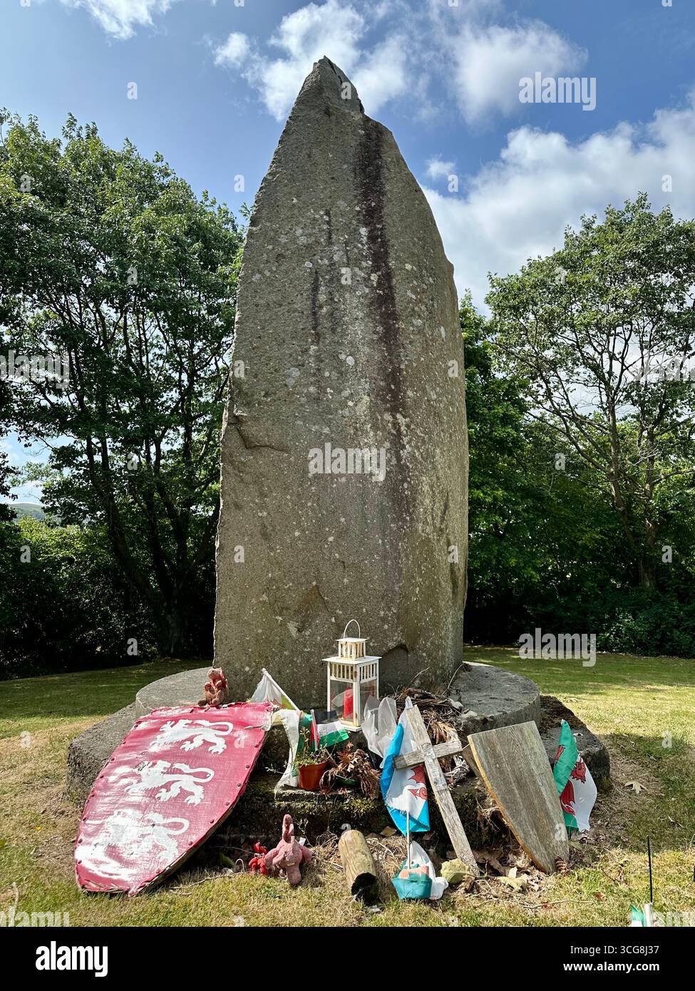 Memorial to Llywelyn ap Gruffudd, prince of Gwynedd, also known as ...