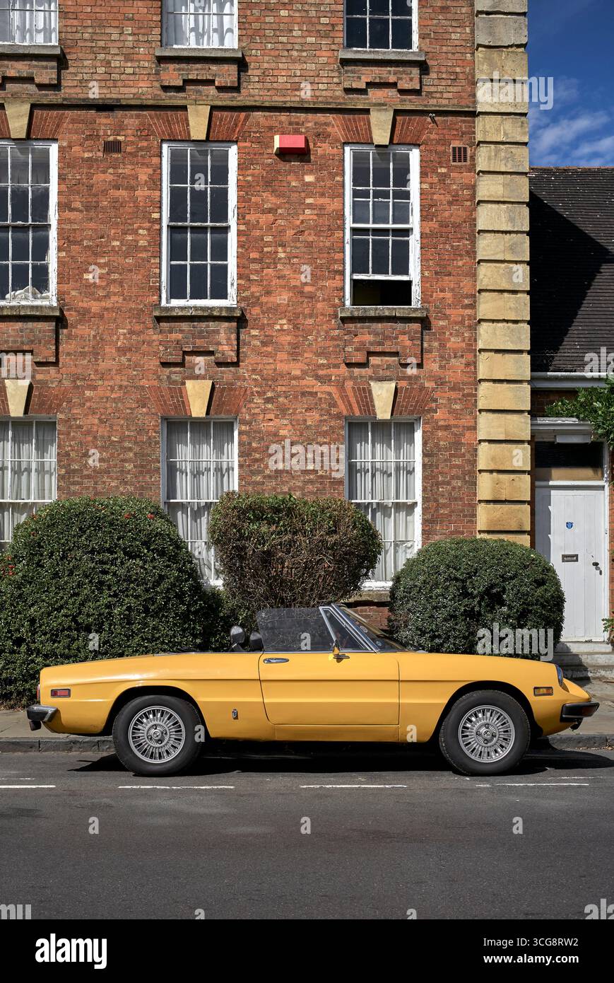 Alfa Romeo Spider series 3, yellow, coupe convertible 1981 Italian ...
