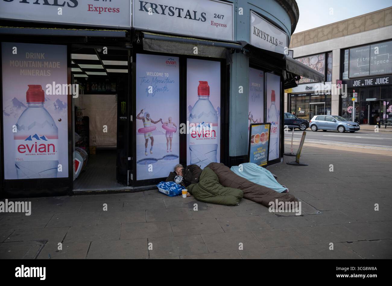 Homeless people rough sleeping on Wimbledon high street outside the ...