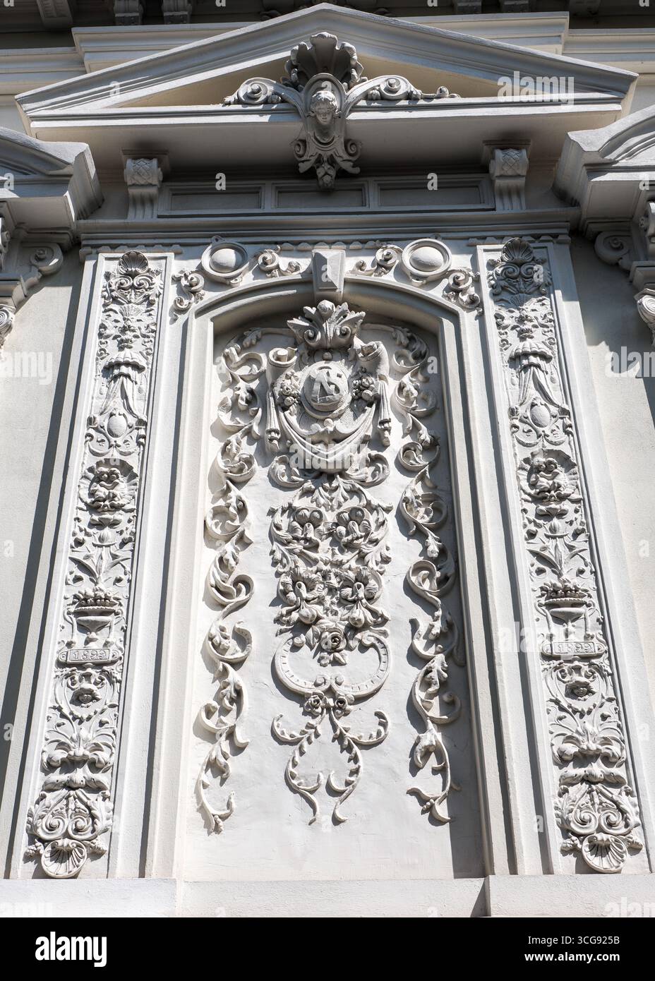 Centrul cultural hi-res stock photography and images - Alamy