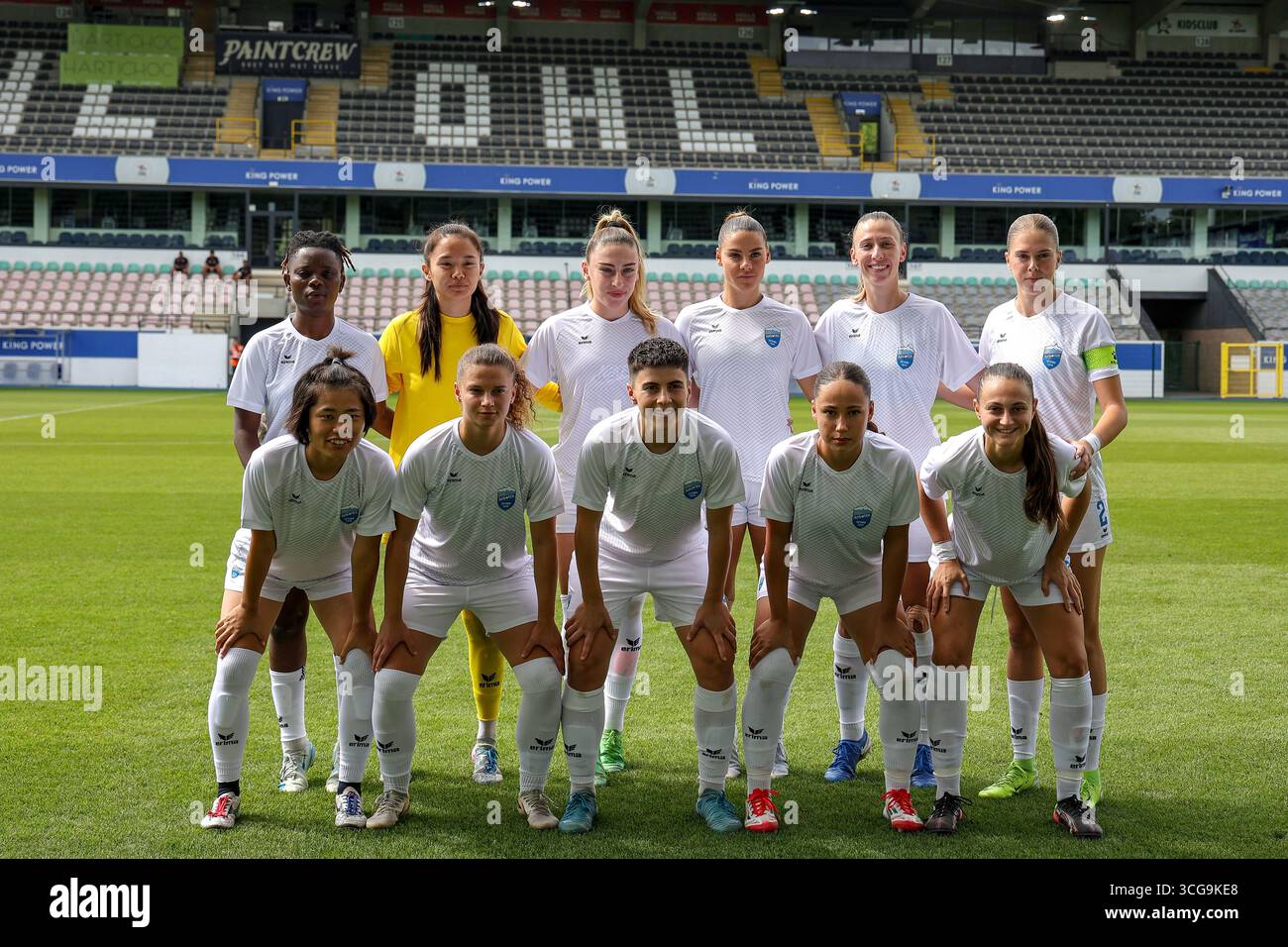 Swe group posing hi-res stock photography and images - Alamy