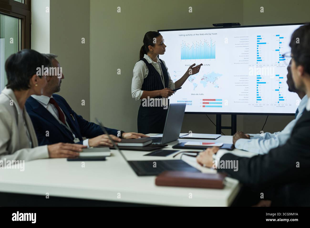 Middle aged woman presenting charts hi-res stock photography and images ...