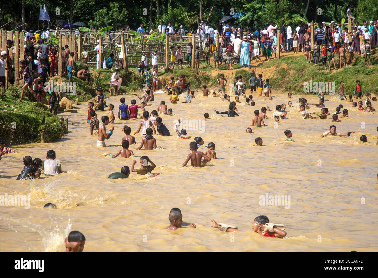 Rohingya children play kutupalong hi-res stock photography and images ...