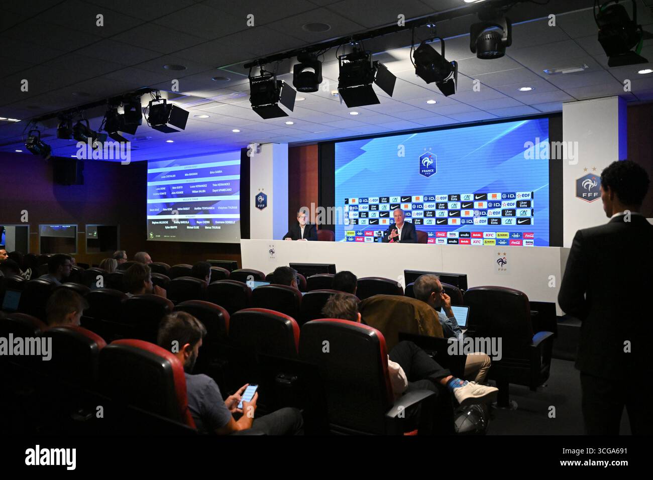 Raphael RAYMOND (Attache de presse FFF) - Didier DESCHAMPS ...