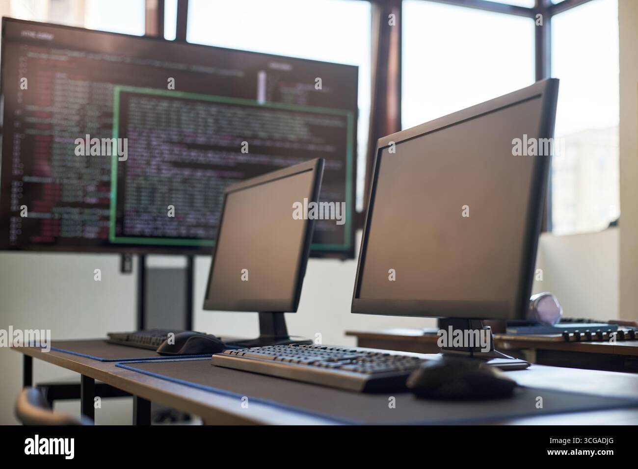 Two large desks hi-res stock photography and images - Alamy