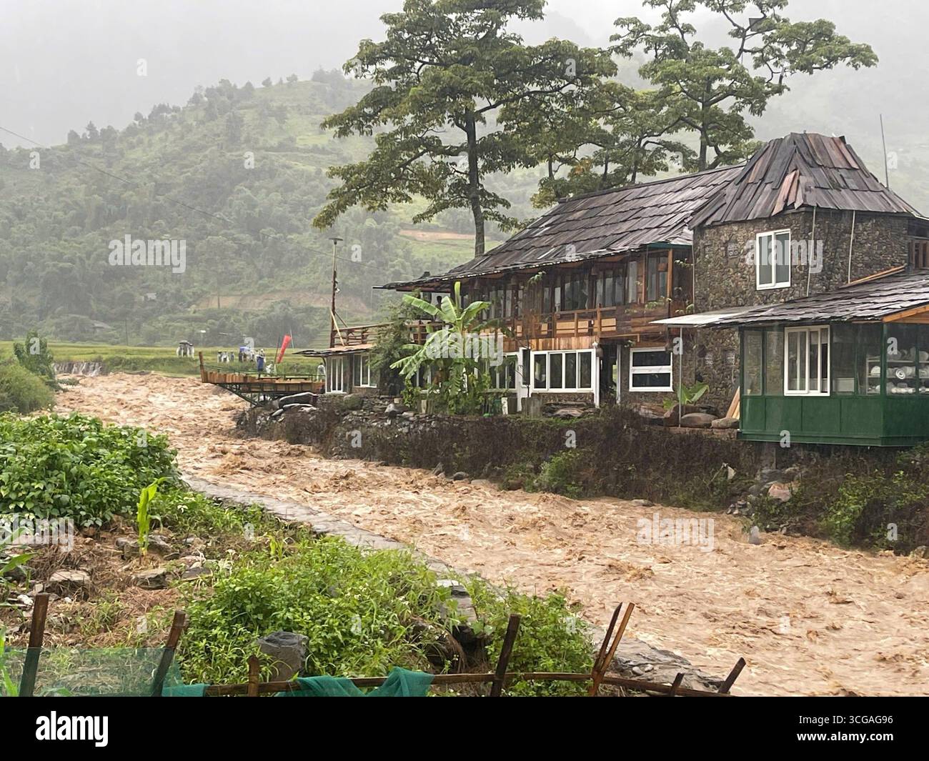 (250827) -- HANOI, Aug. 27, 2025 (Xinhua) -- This photo taken on Aug ...