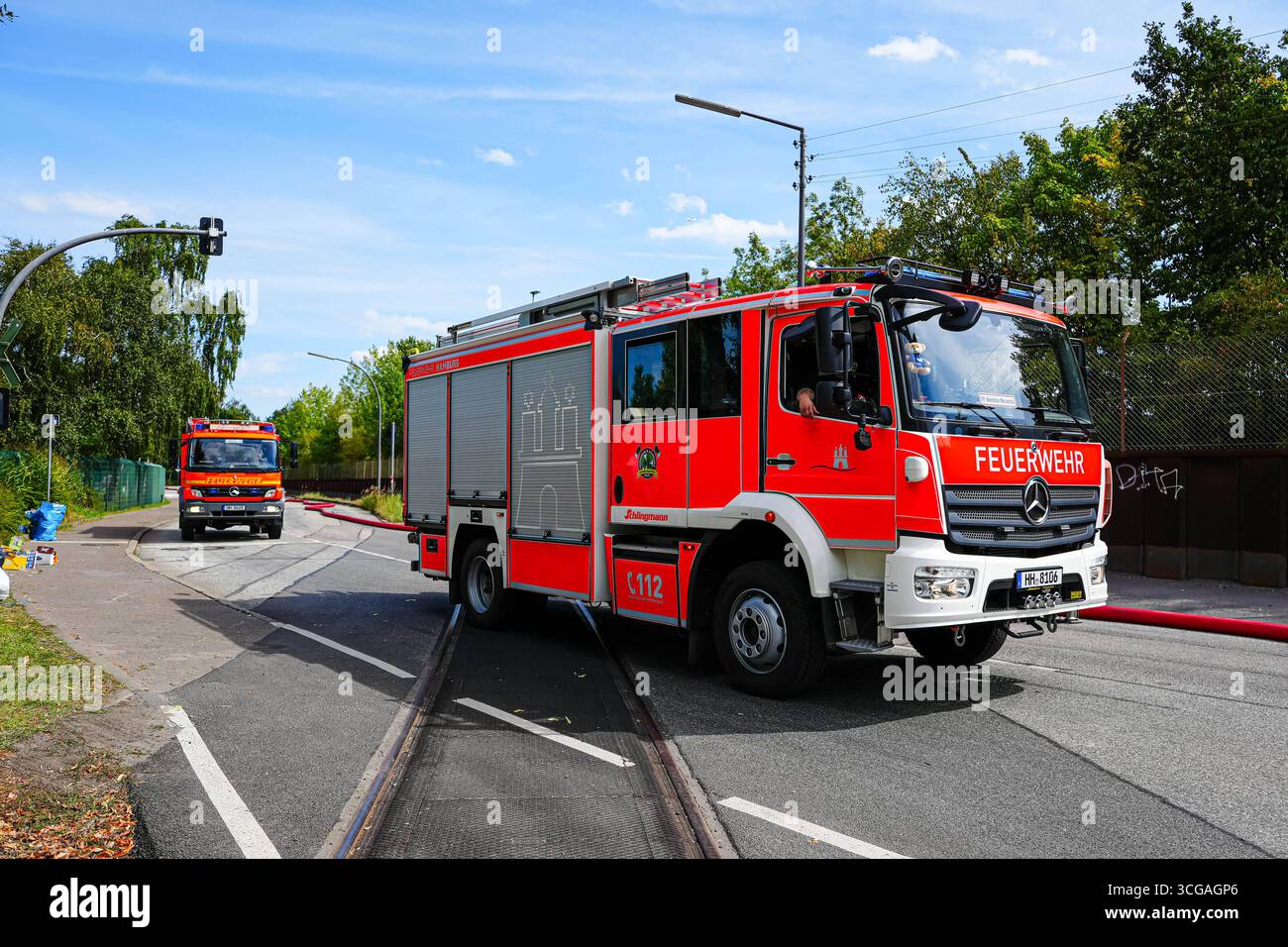 Hamburg Feuer/Grossbrand in Hamburg-Veddel, 27.08.2025 Einsatzfahrzeuge ...