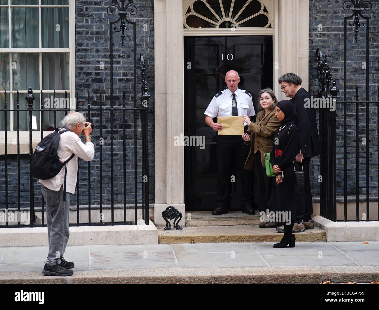 Representatives of the London Freelance branch of the National Union of ...