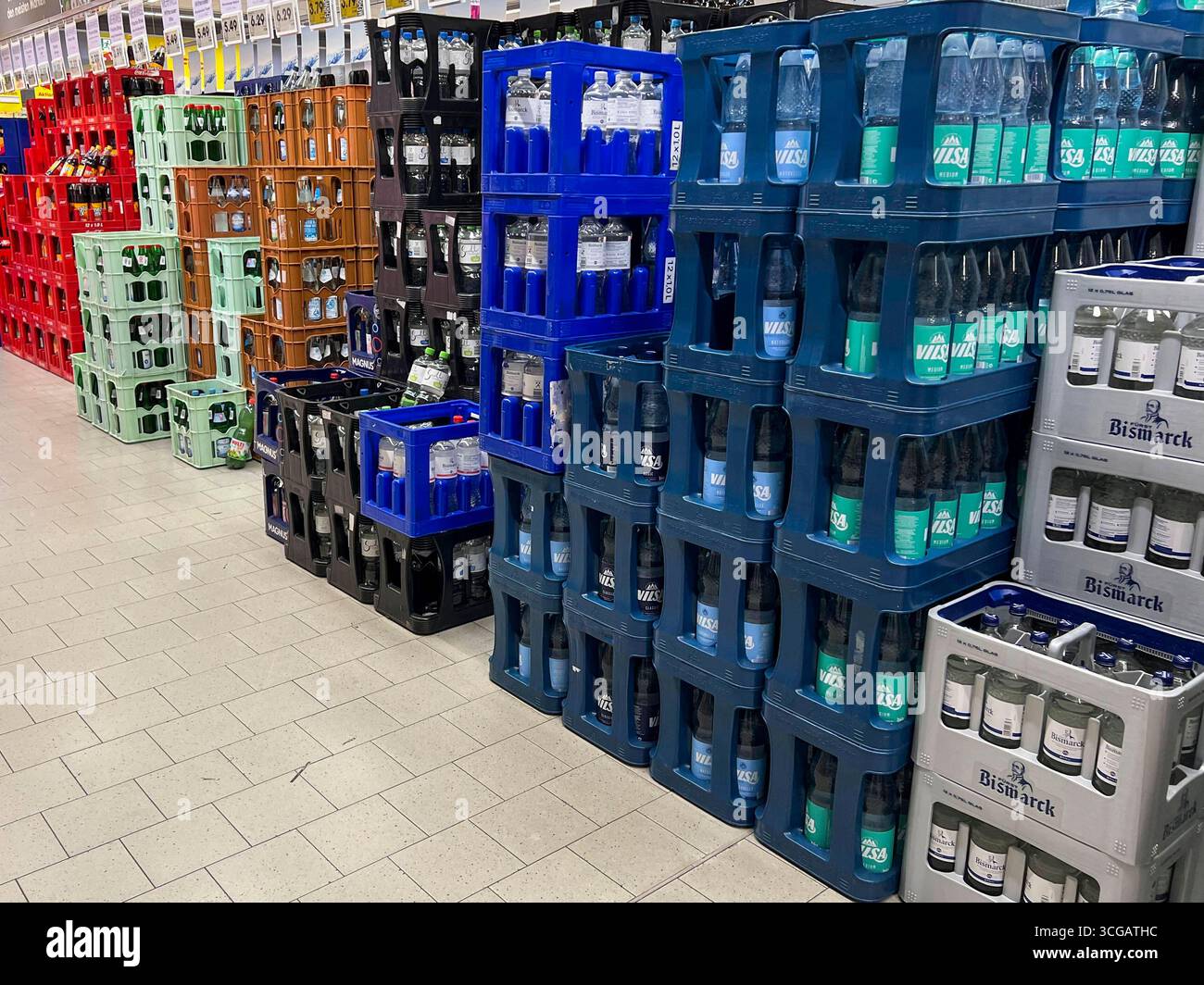abb Getraenke Abteilung Pfandflaschen Verschiedene Sorten Wasser in ...
