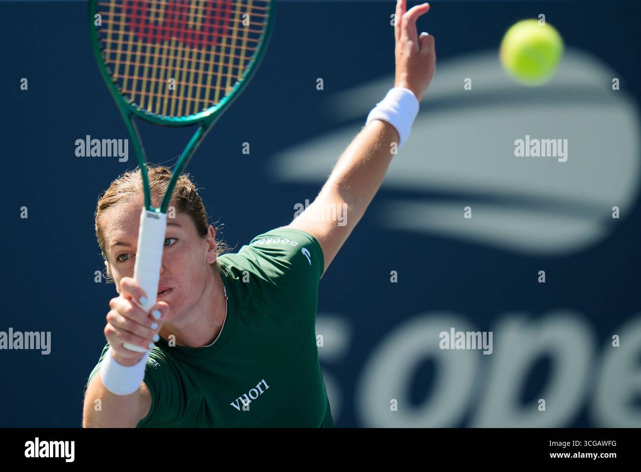 Caty McNally, of the United States, returns a shot to Emma Navarro, of ...