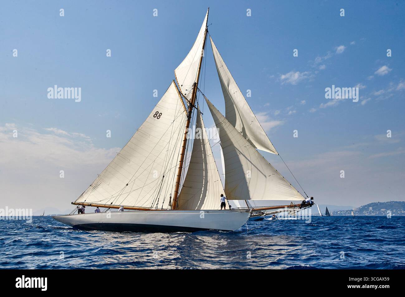 Open ocean clear skies white hi-res stock photography and images - Alamy