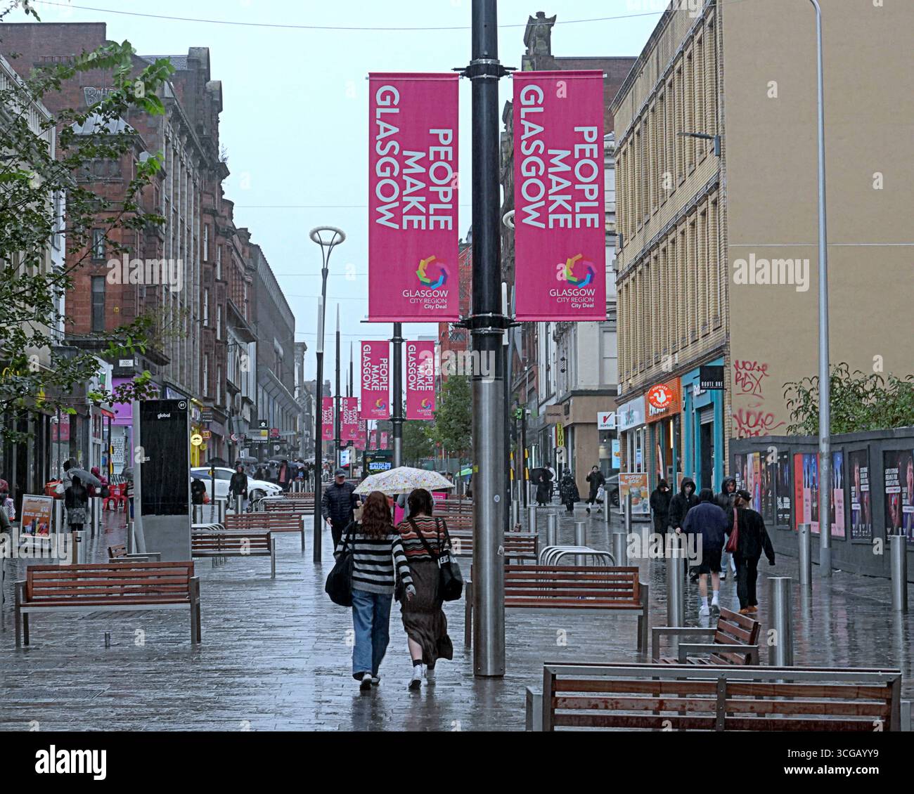 Glasgow, Scotland, UK. 27th August, 2025. UK Weather: Summer ...