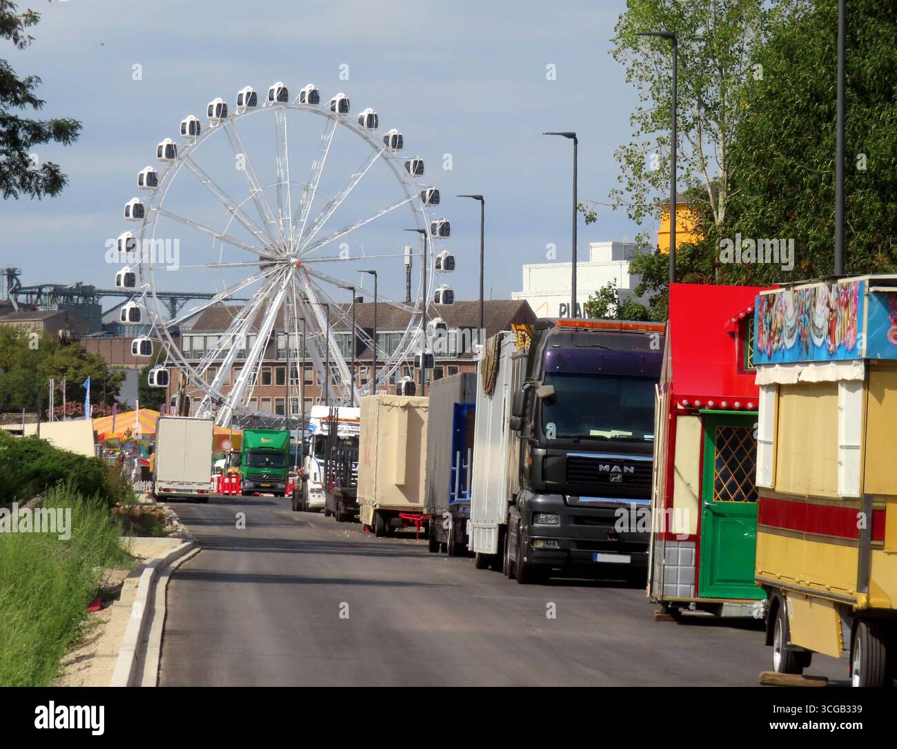Schaustellerfahrzeuge hi-res stock photography and images - Alamy