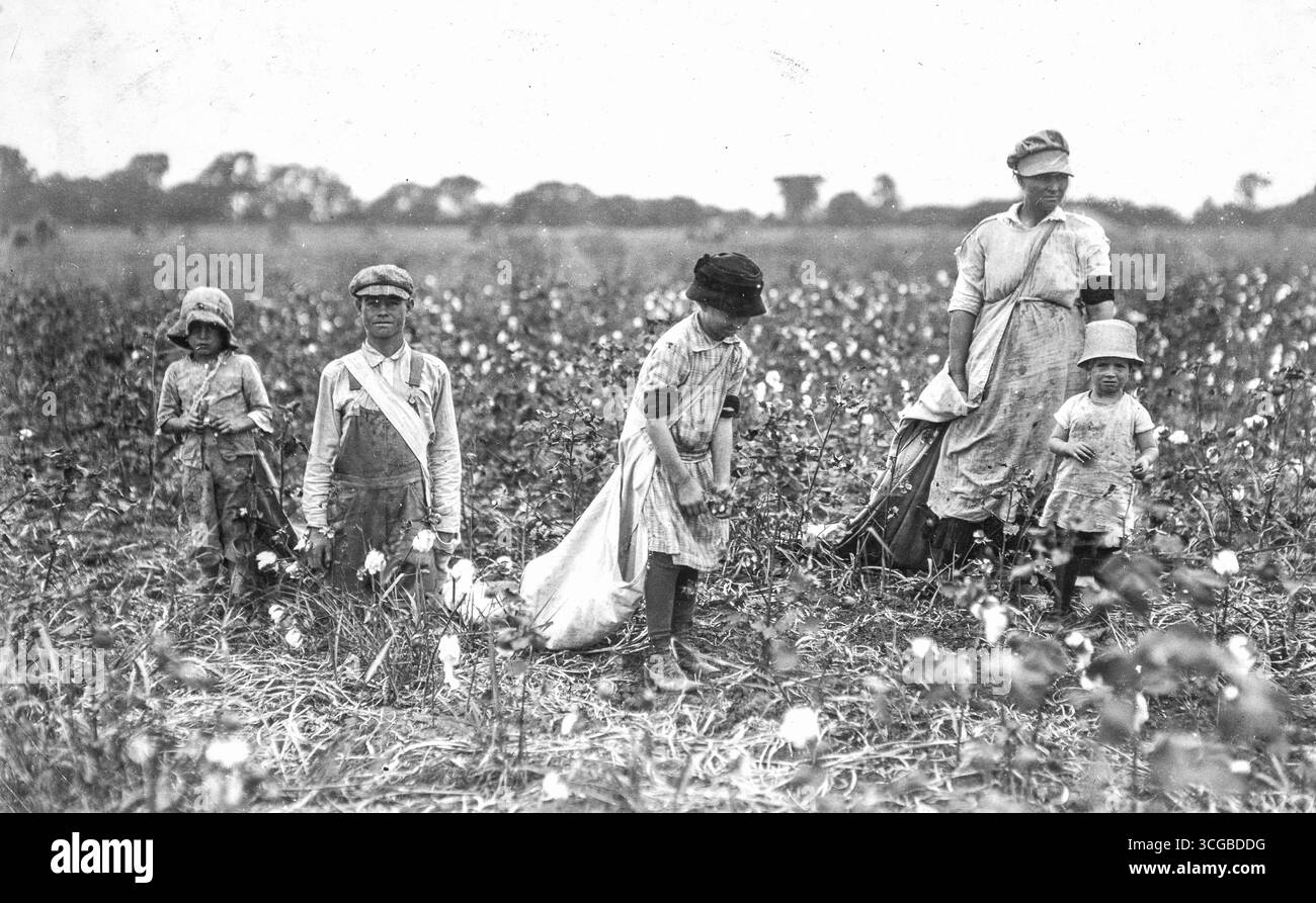 Child textile workers Black and White Stock Photos & Images - Alamy