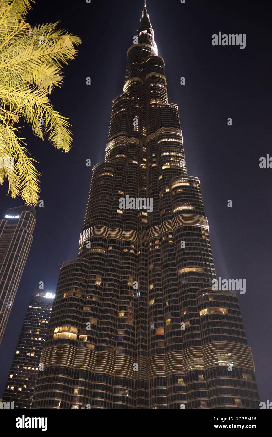 Stunning views of Dubai city skyline from the Burj Khalifa, the worldÕs ...
