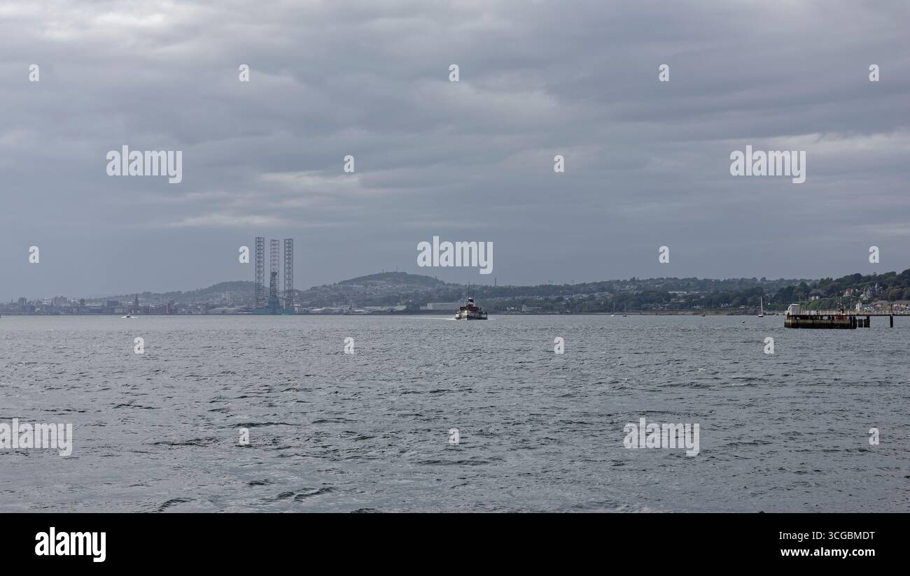 Waverley Steam Paddle Steamer departing the Port of Dundee on August ...