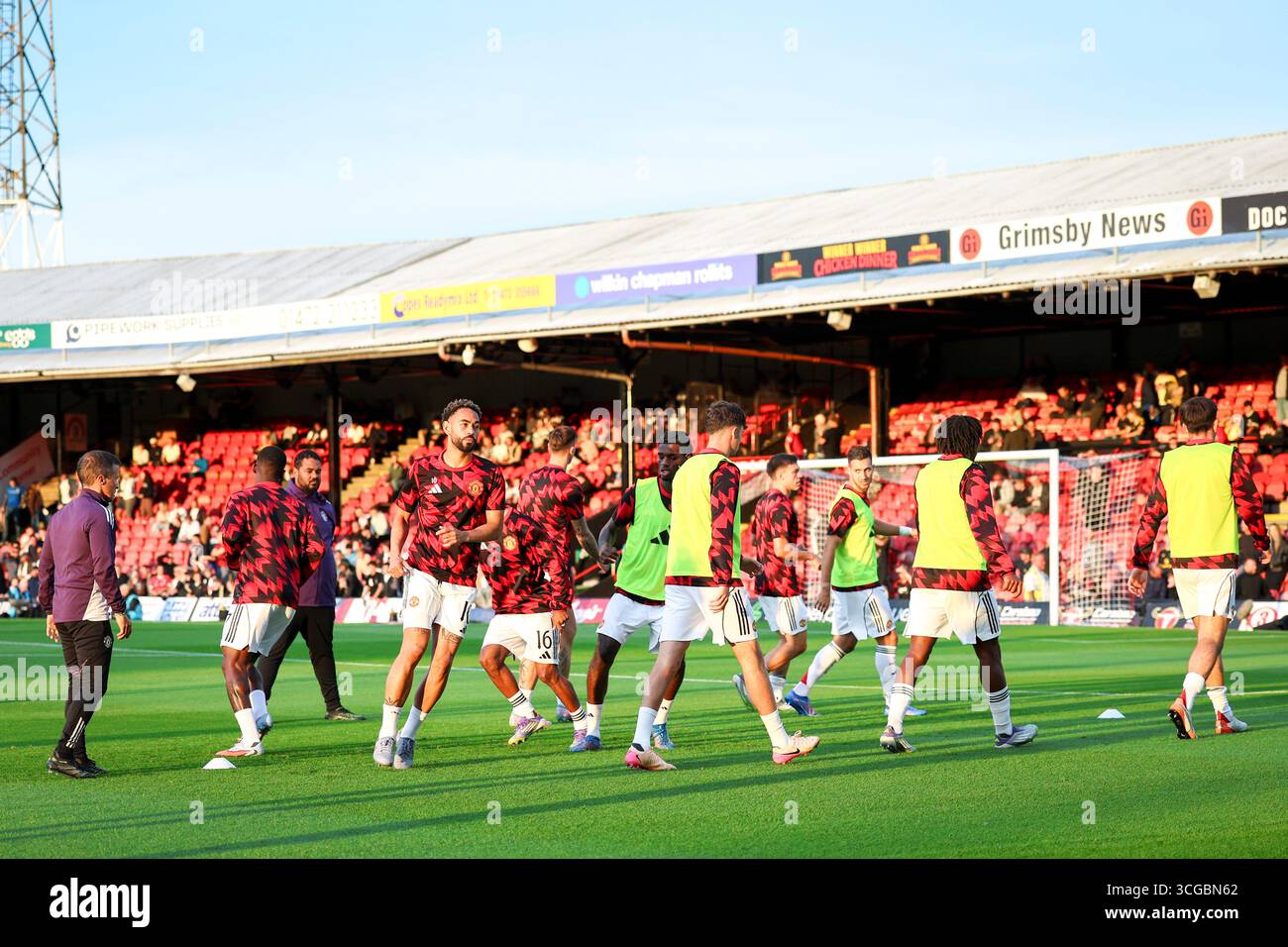 Cleethorpes, UK. 27th Aug, 2025. UNITED WARM UP during the Grimsby Town ...