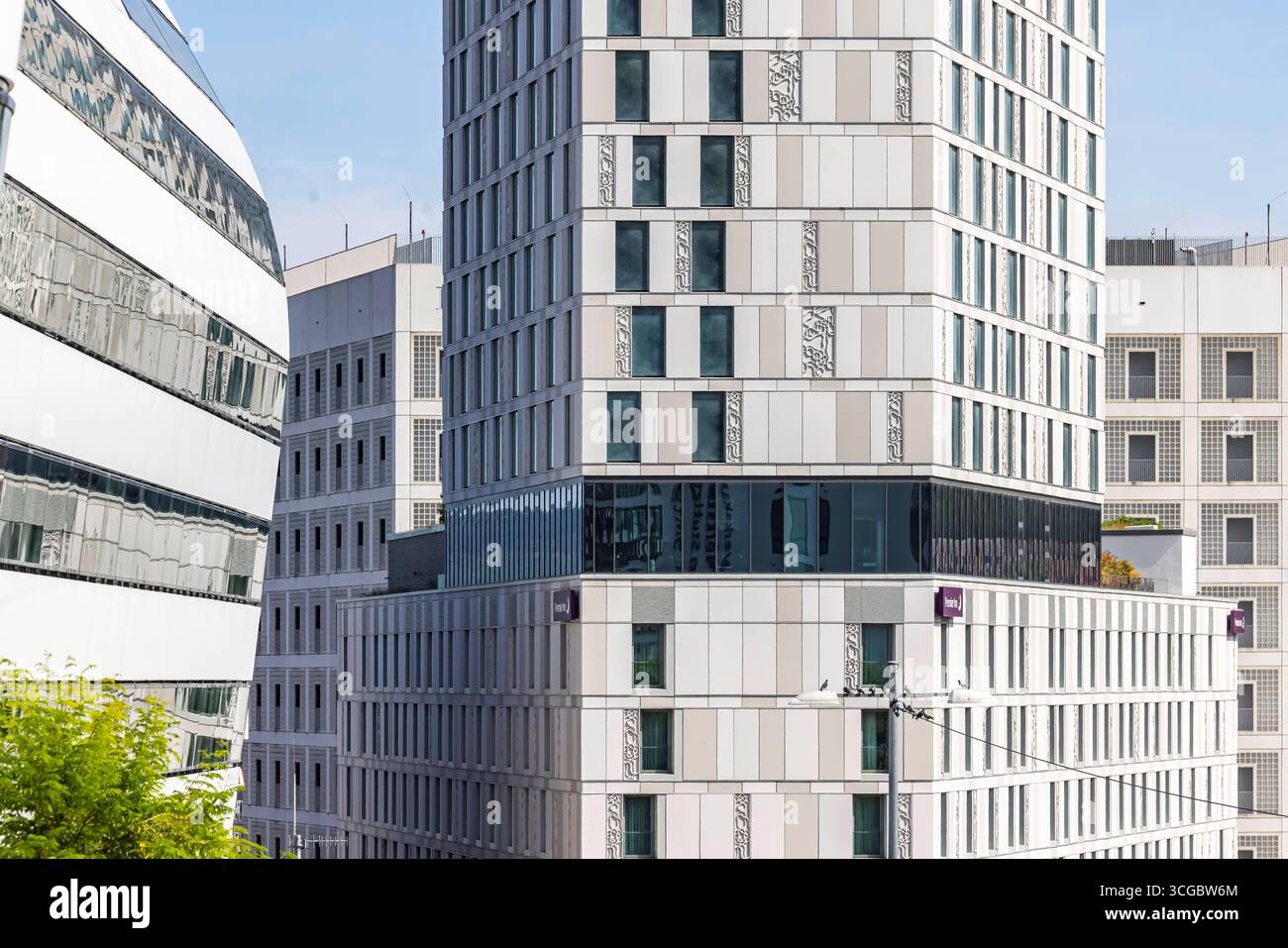 Architektur in Stuttgart. Moderne Gebäude im Bereich Europaviertel und ...