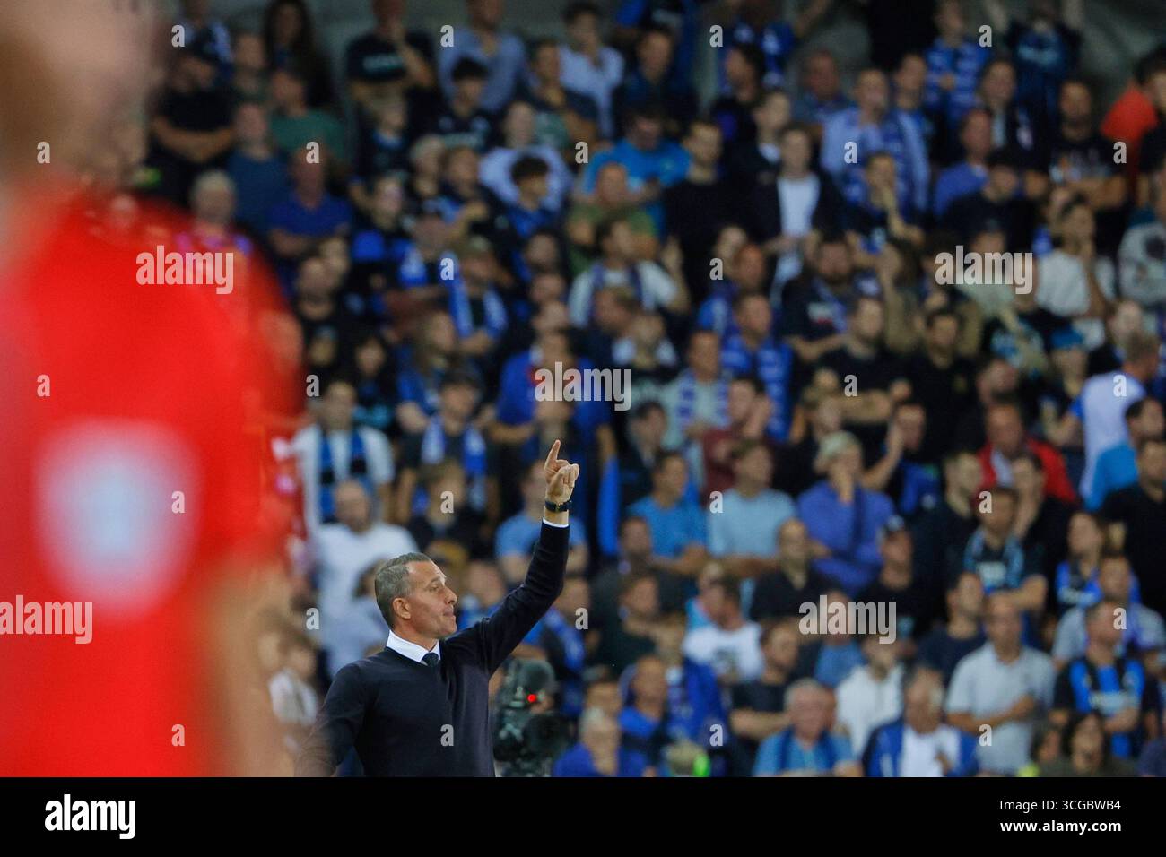 Brugge's coach Nicky Hayen, center, during the Champions League play ...
