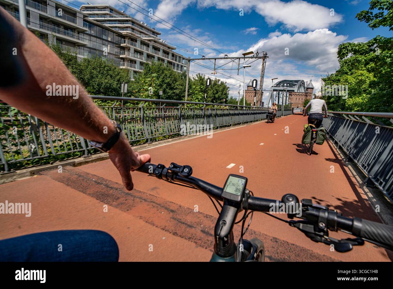 Pedestrian crossing over expressway hi-res stock photography and images ...