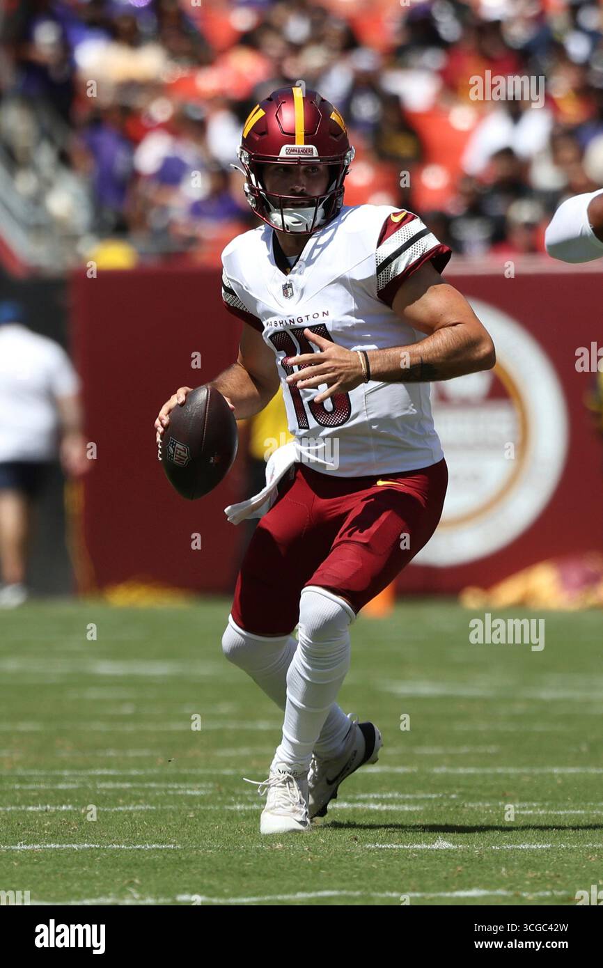 Washington Commanders quarterback Sam Hartman (15) runs with the ball ...