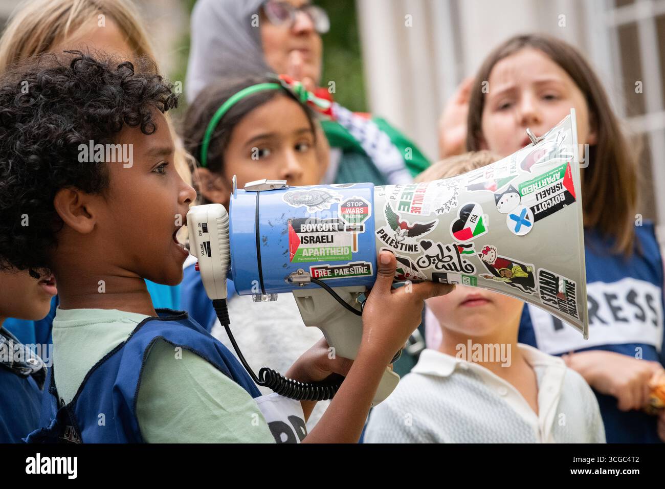 London, UK. 27 August, 2025. Activists from 'Parents For Palestine ...