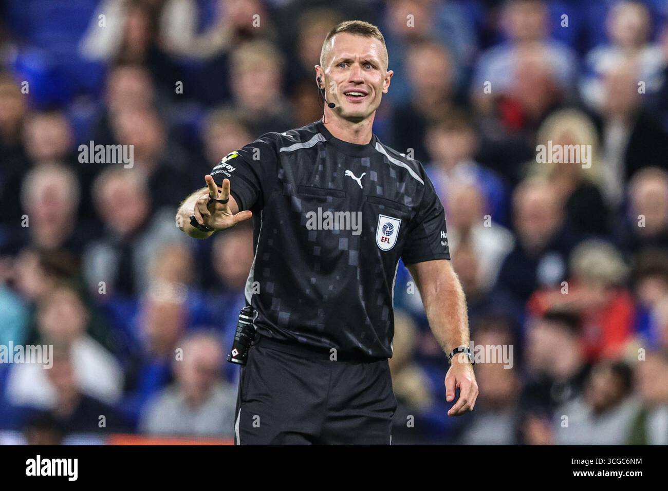 Referee Thomas Bramall in action during the Carabao Cup match Everton ...