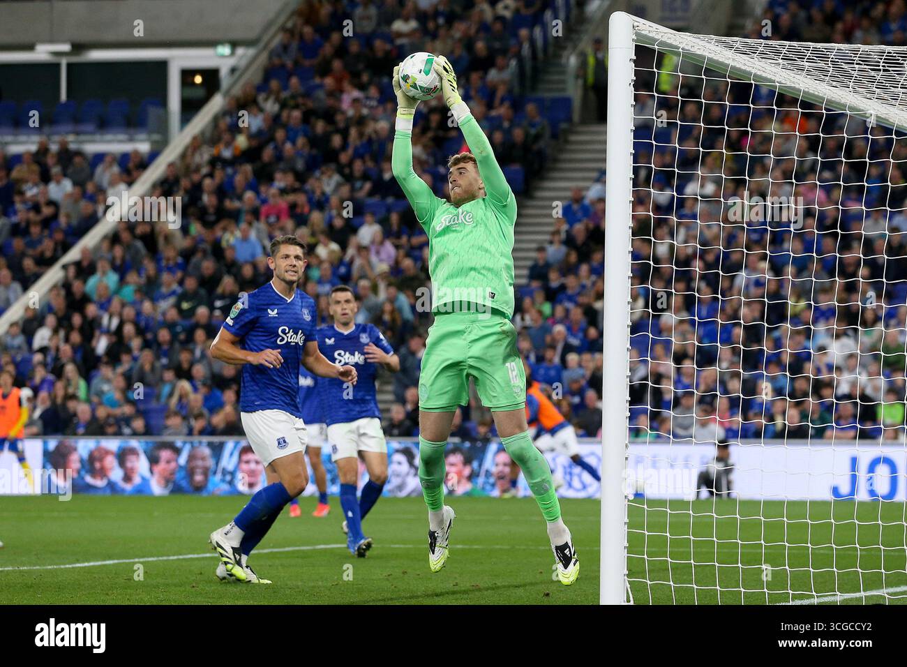 Mark Travers, the Everton goalkeeper catches the ball. Carabao Cup 2nd ...