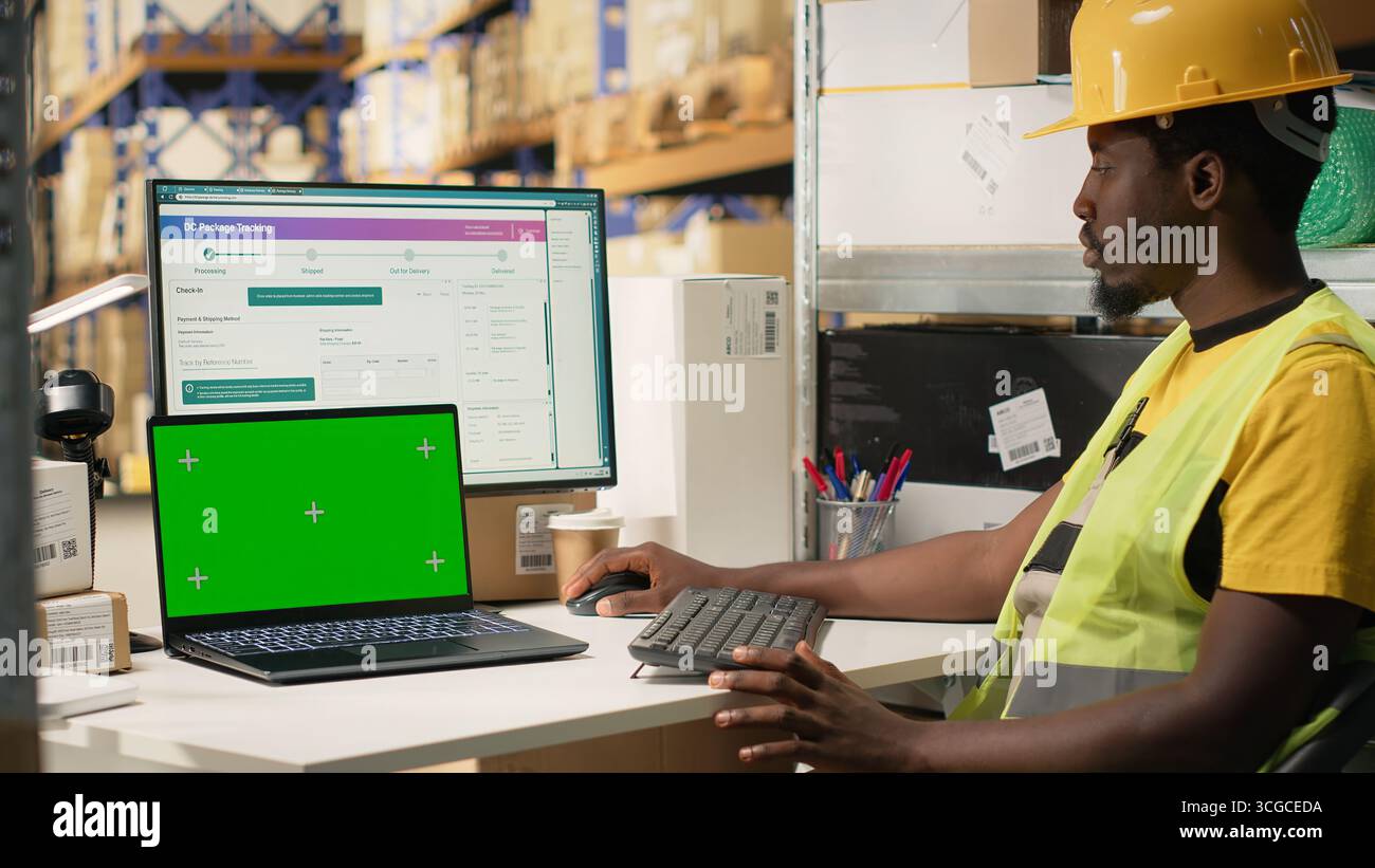 Male employee handling import hi-res stock photography and images - Alamy