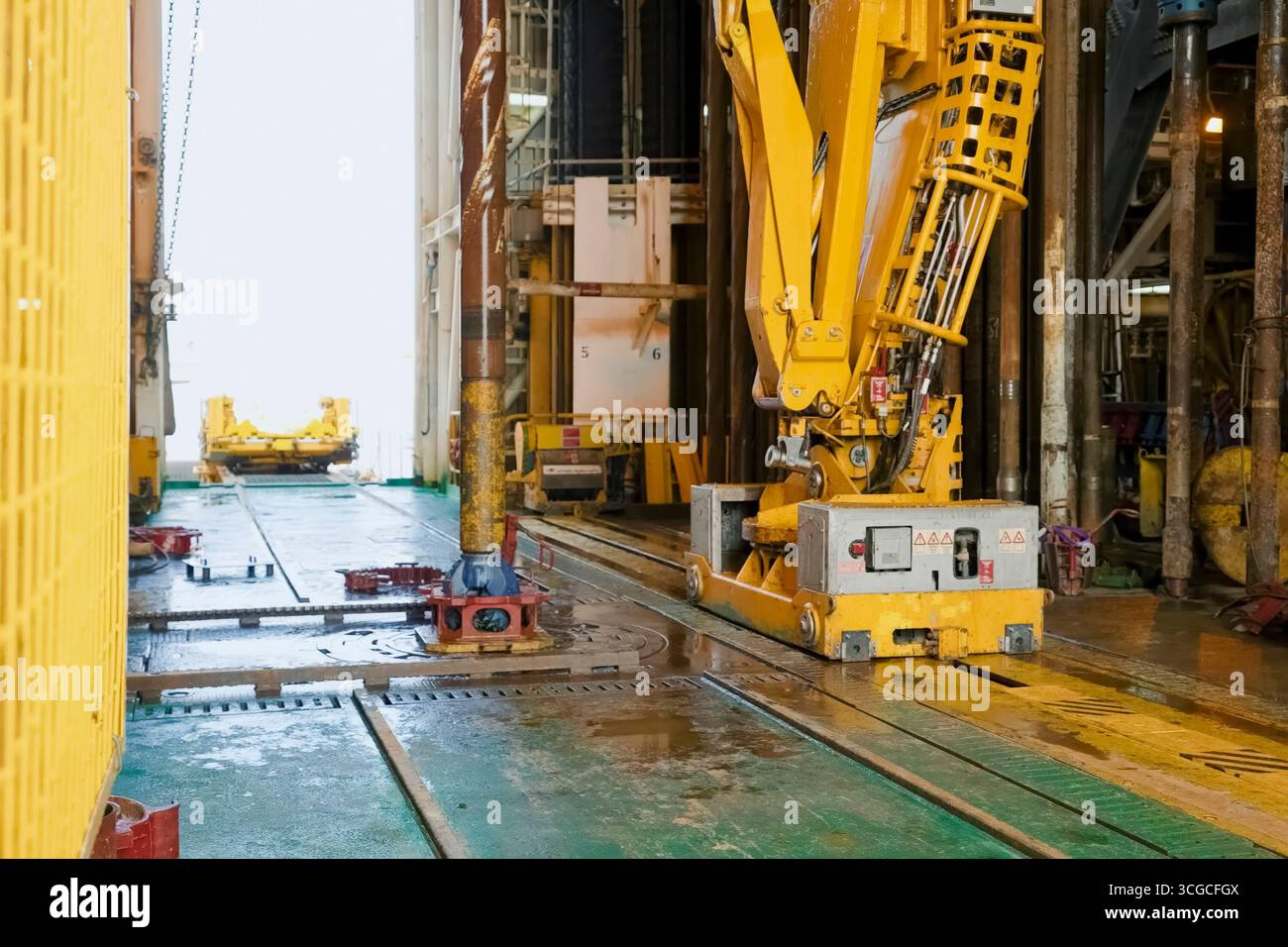 Drilling system on sea oil hi-res stock photography and images - Alamy