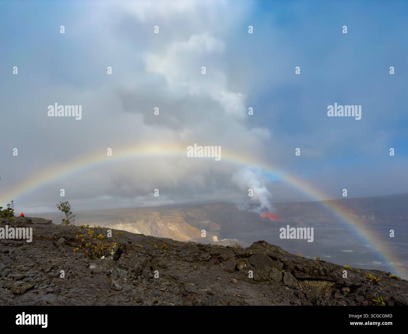 Rainbow halemaumau crater caldera kilauea volcano national park hi-res ...