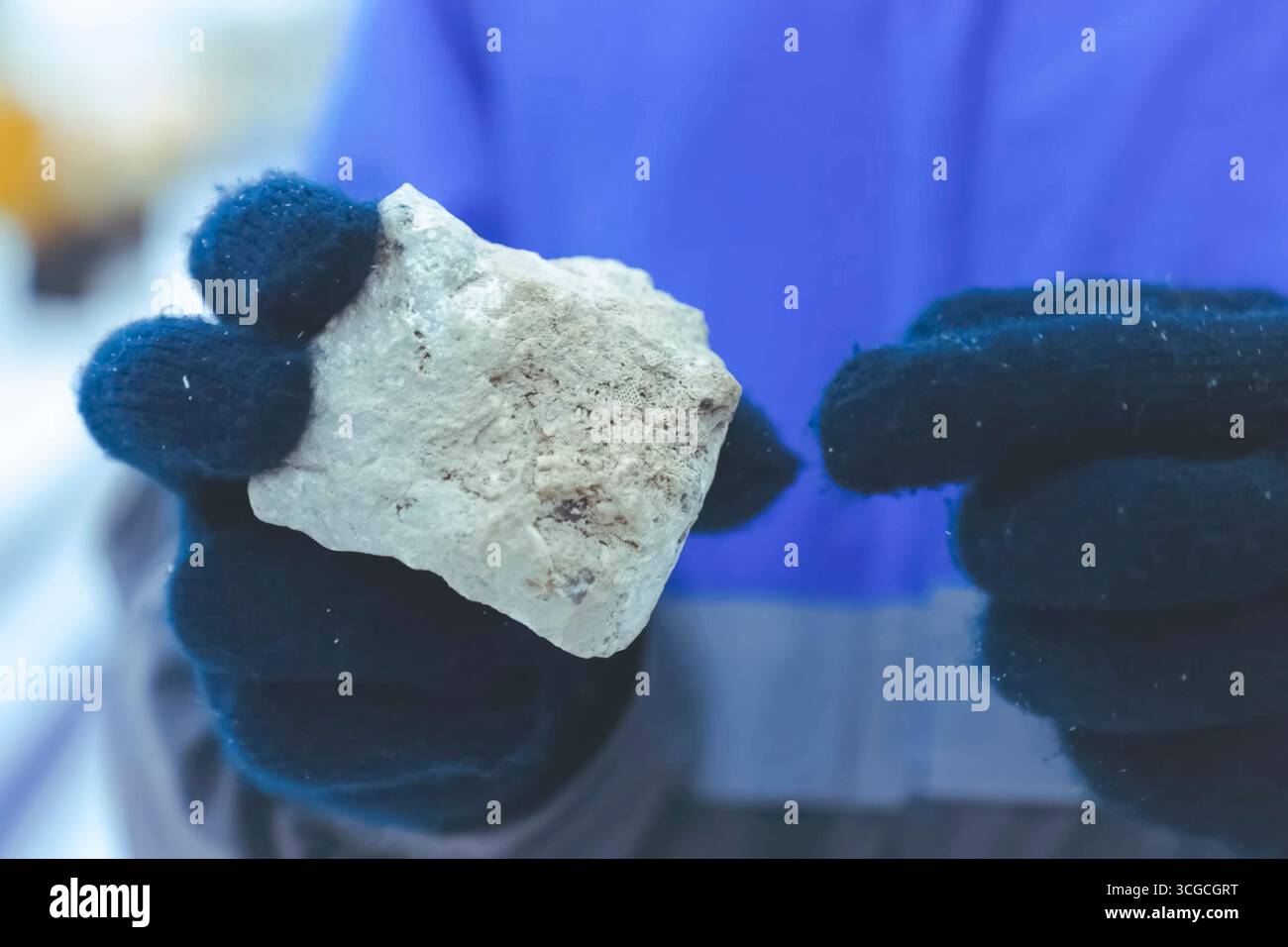 Limestone rock containing gas and gas condensate Stock Photo - Alamy