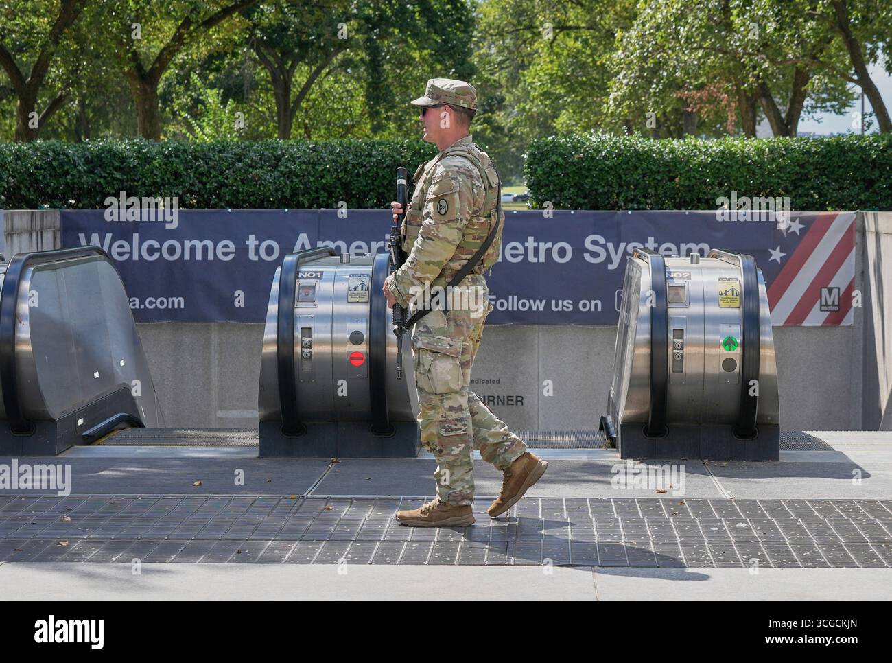 A South Carolina National Guard soldier patrol on the Smithsonian ...