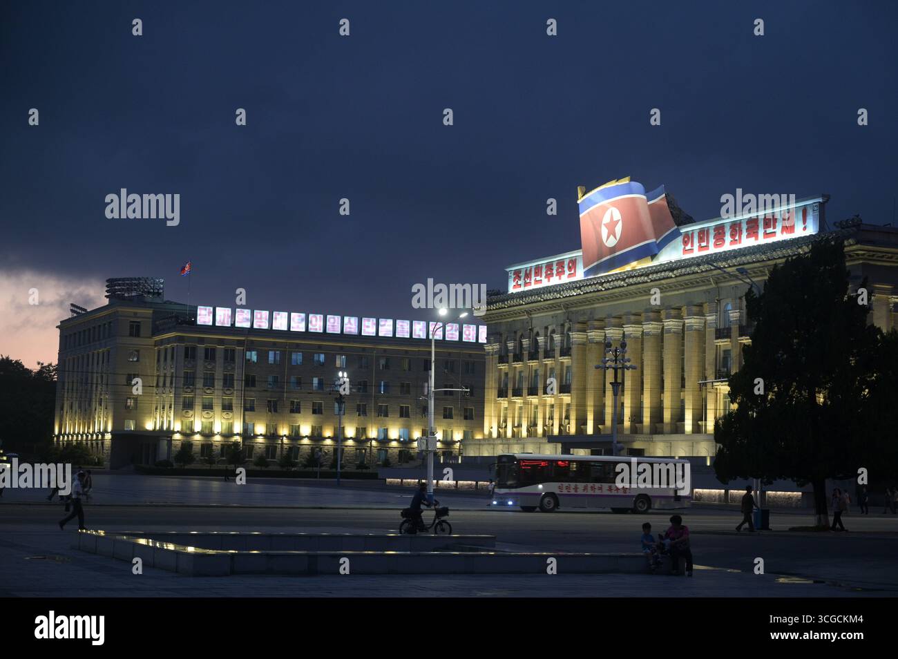 Kim Il-sung square, Pyongyang at night Stock Photo - Alamy