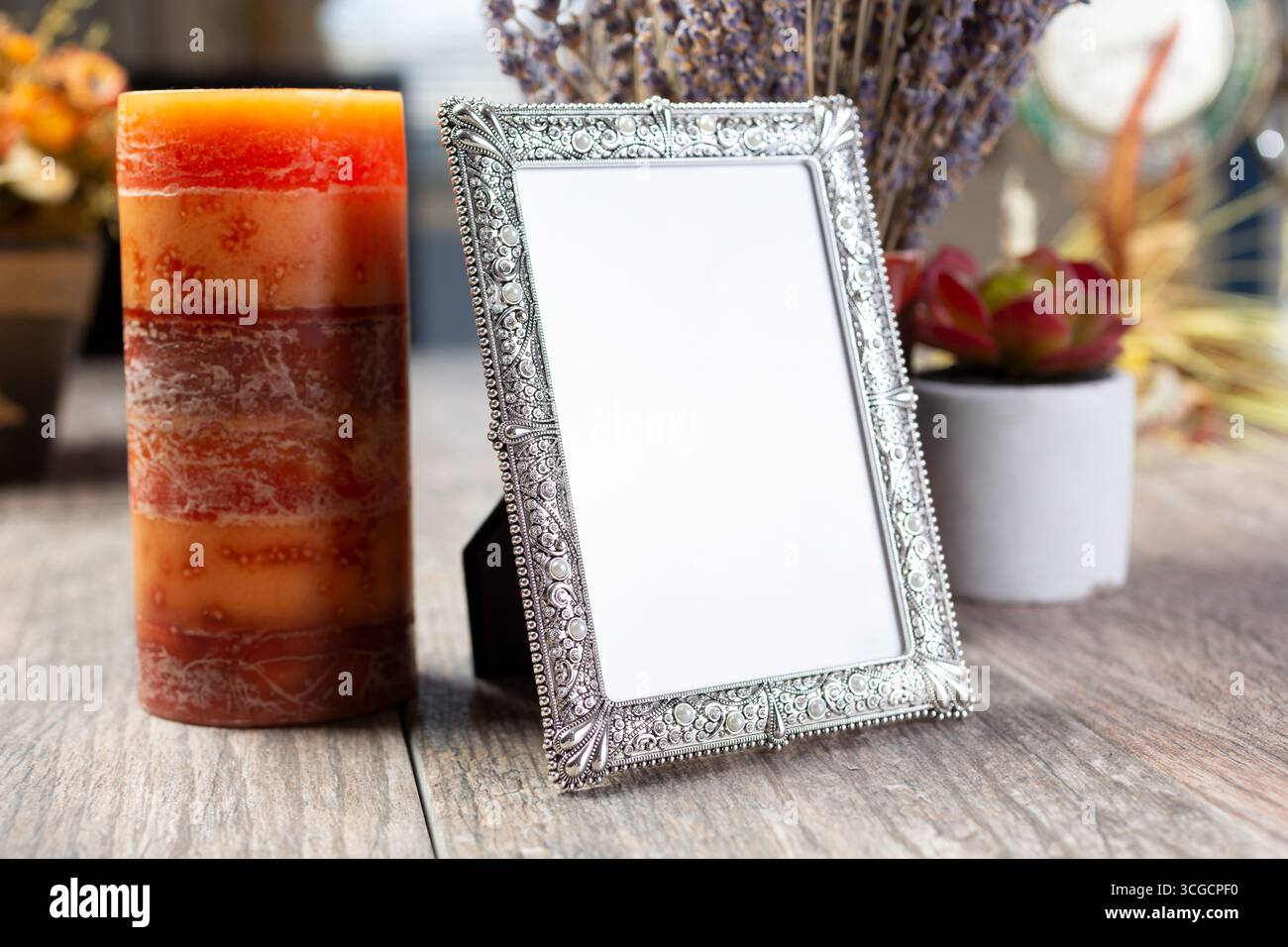 Family picture in a frame hi-res stock photography and images - Alamy