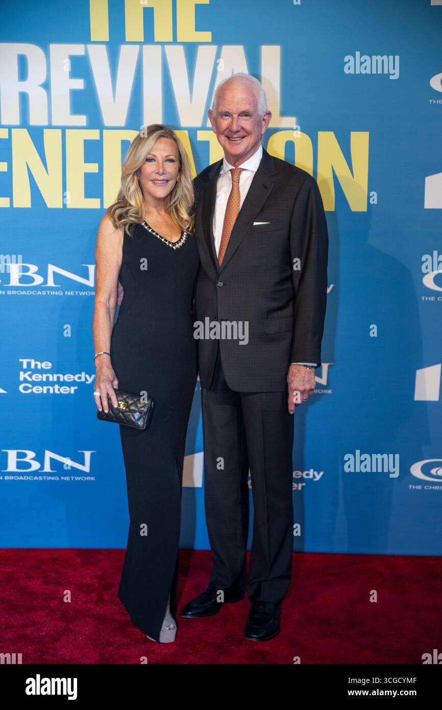 Tim Robertson and Kym Douglas Robertson at the red carpet for the ...