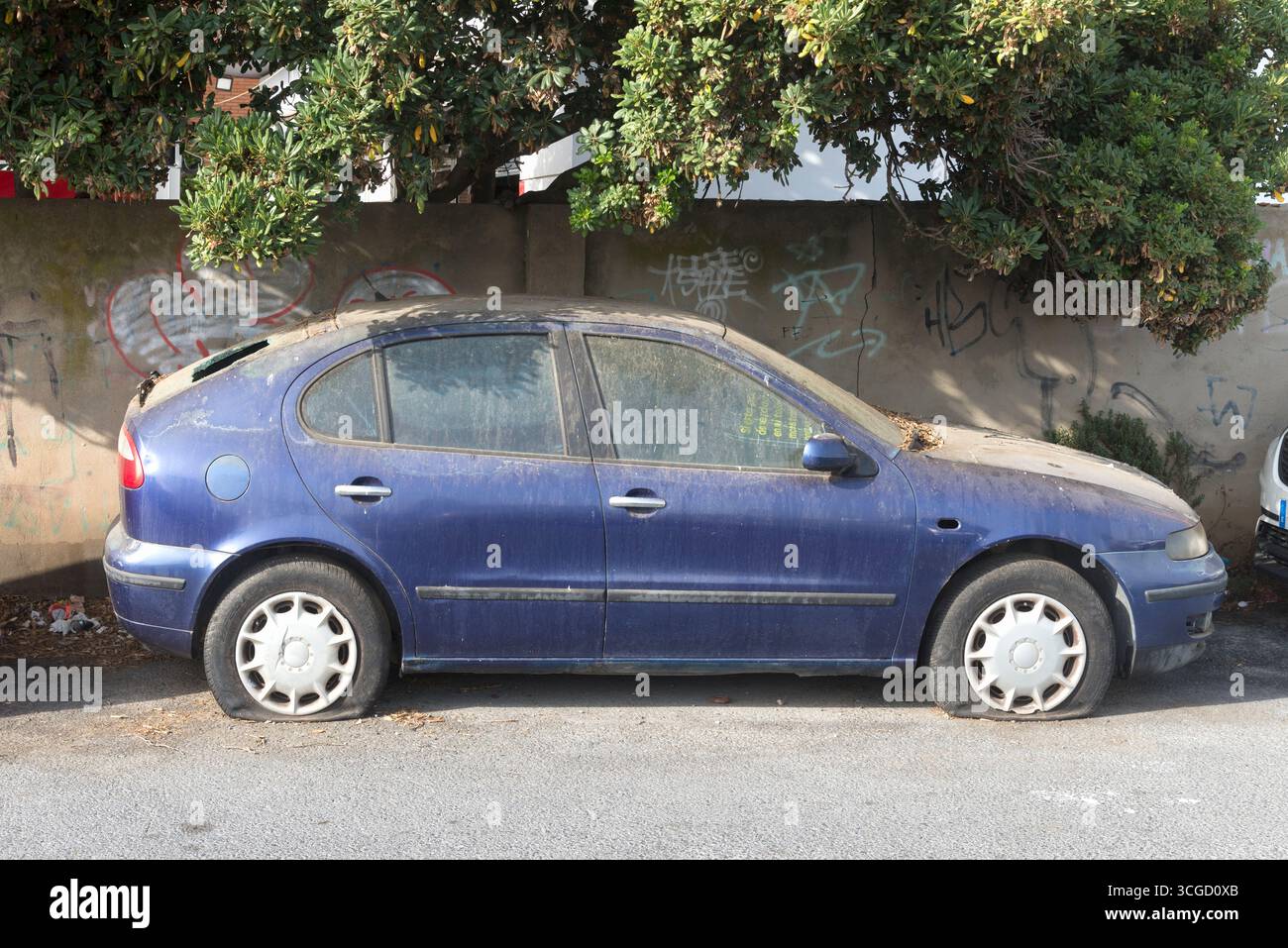 Muro destruido hi-res stock photography and images - Alamy