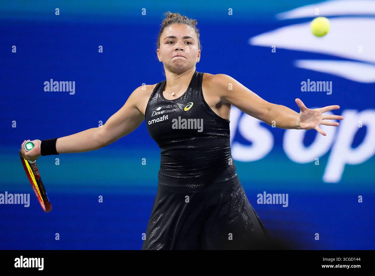 Jasmine Paolini, of Italy, returns a shot to Iva Jovic, of the United ...