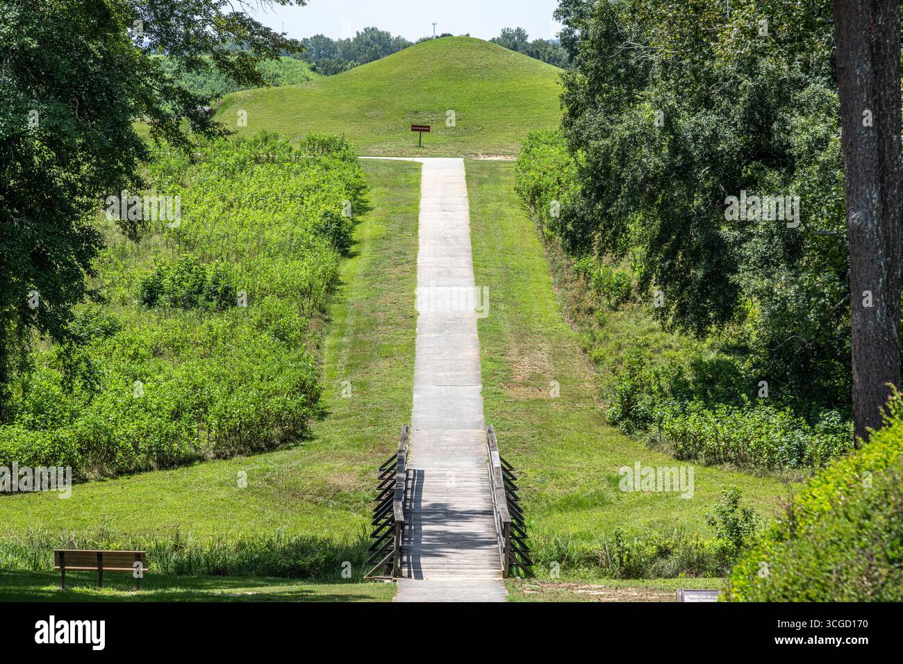 Ocmulgee earth lodge hi-res stock photography and images - Alamy