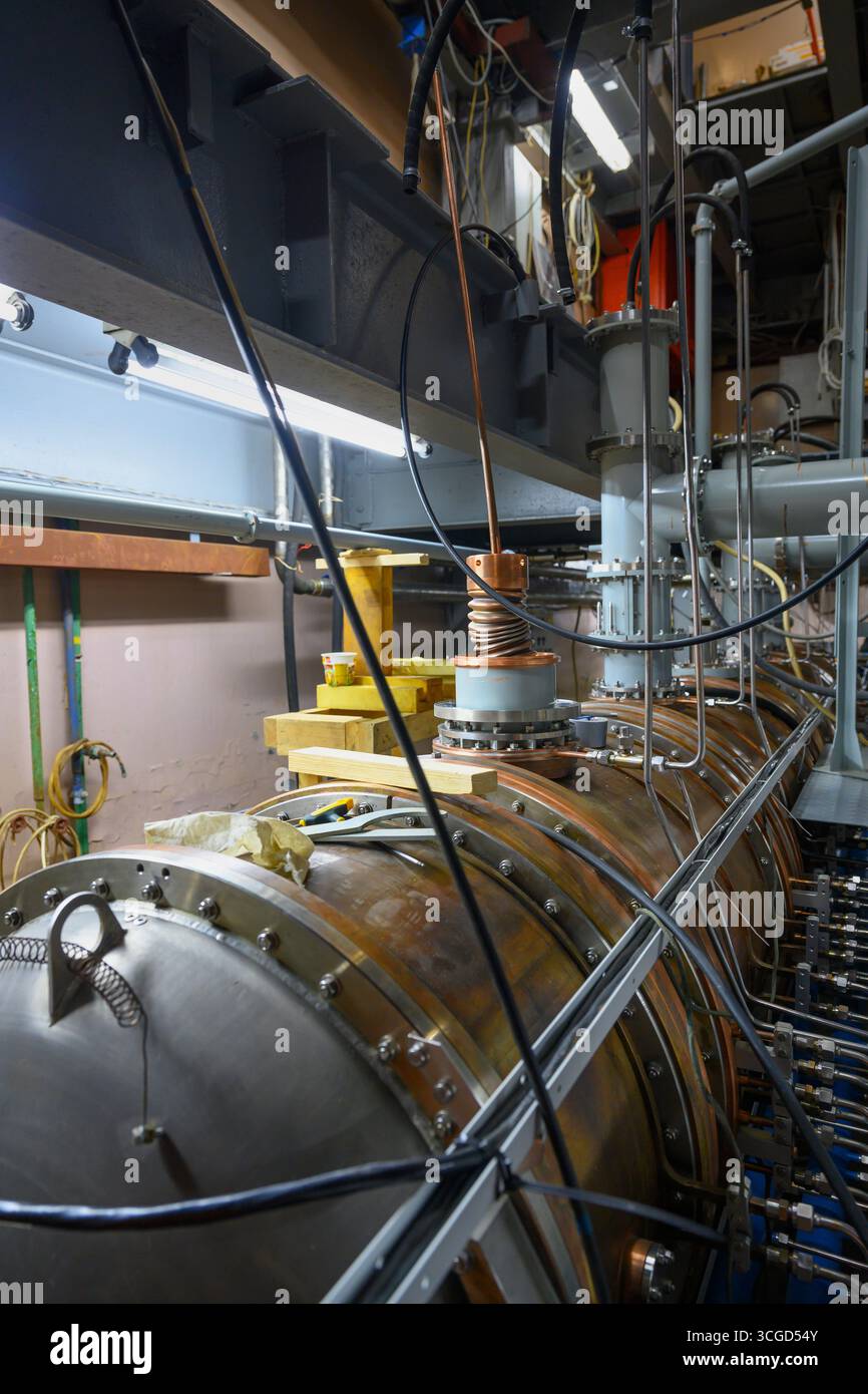 Workshop assembly industrial linear hi-res stock photography and images ...