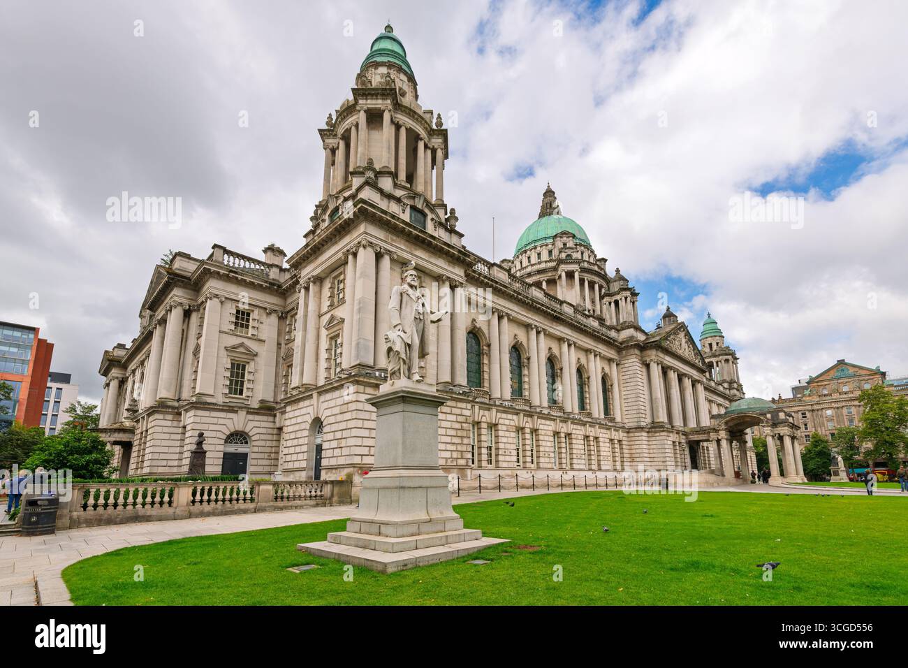 Panoramic wide angle view of the Belfast City Hall and Sir James ...