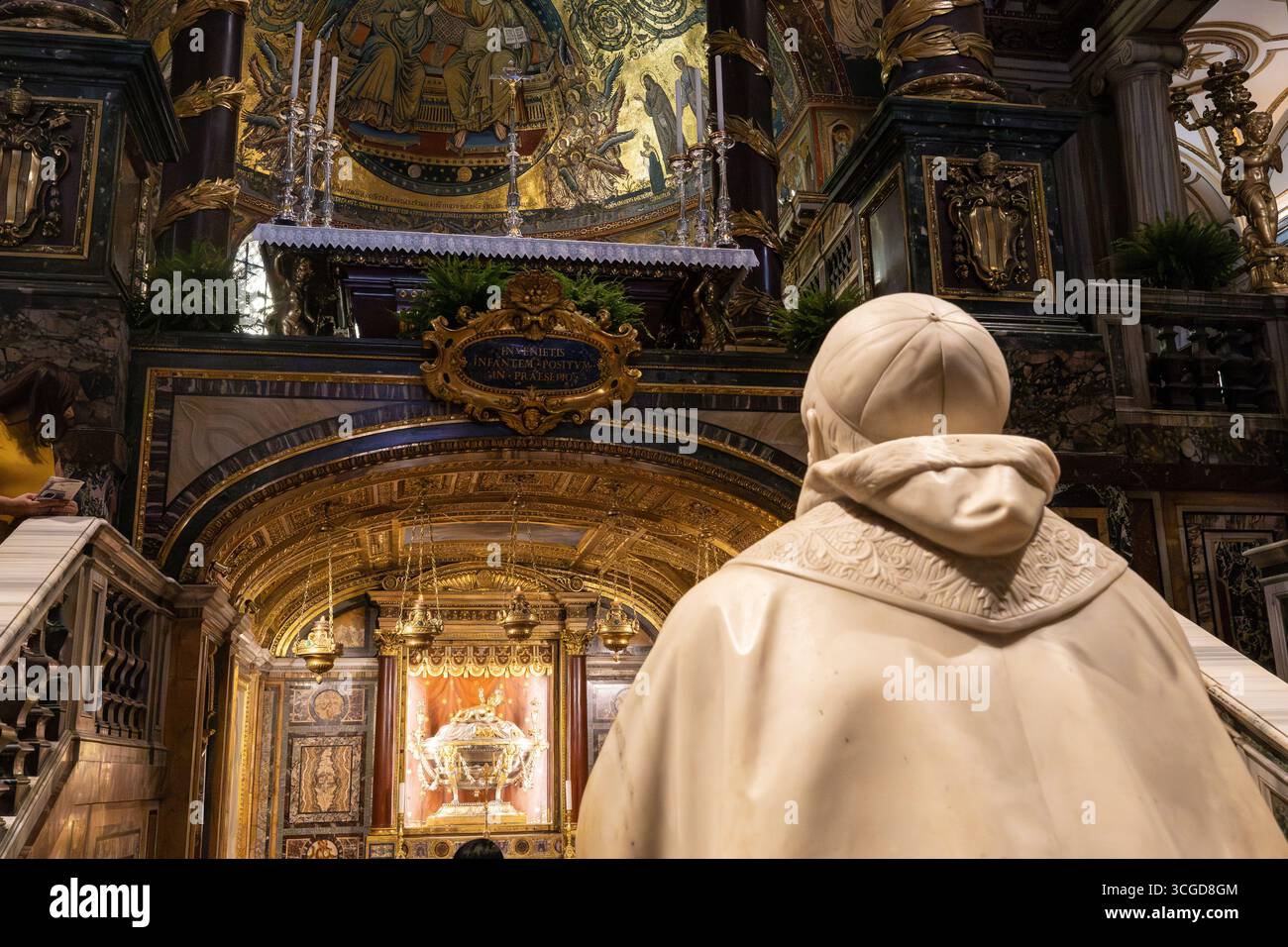Statue pope pius on hi-res stock photography and images - Alamy