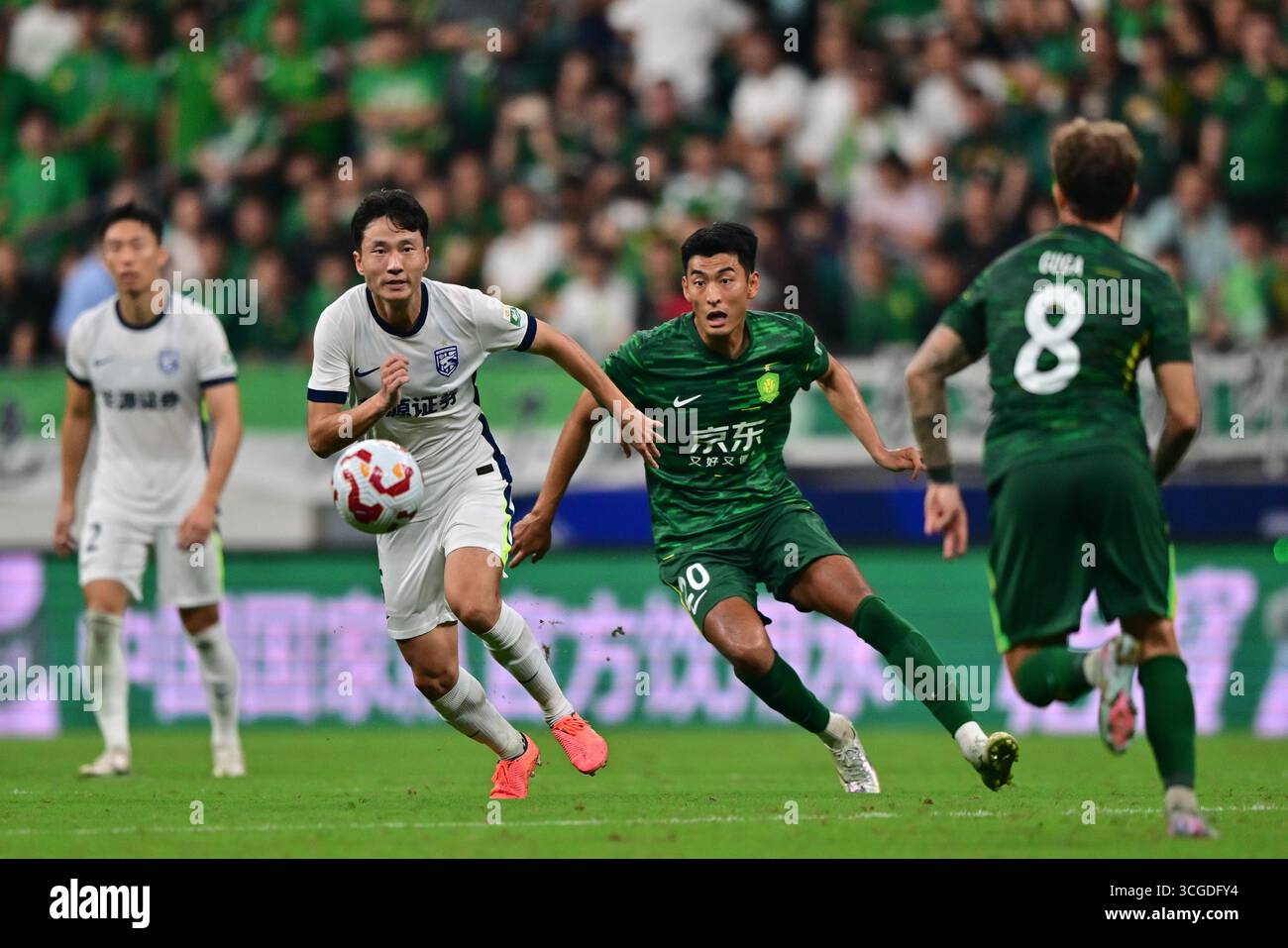 Beijing Guoan Football Club defeated Wuhan Three Towns Football Club ...