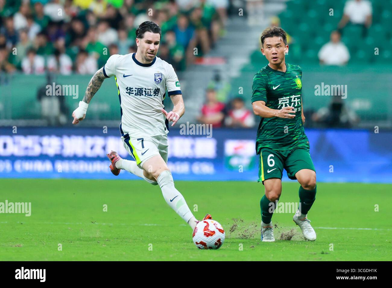 Beijing Guoan Football Club defeated Wuhan Three Towns Football Club ...