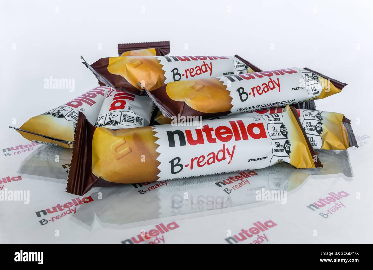 Nutella B-ready bars – crispy wafer filled with Nutella, a hazelnut ...