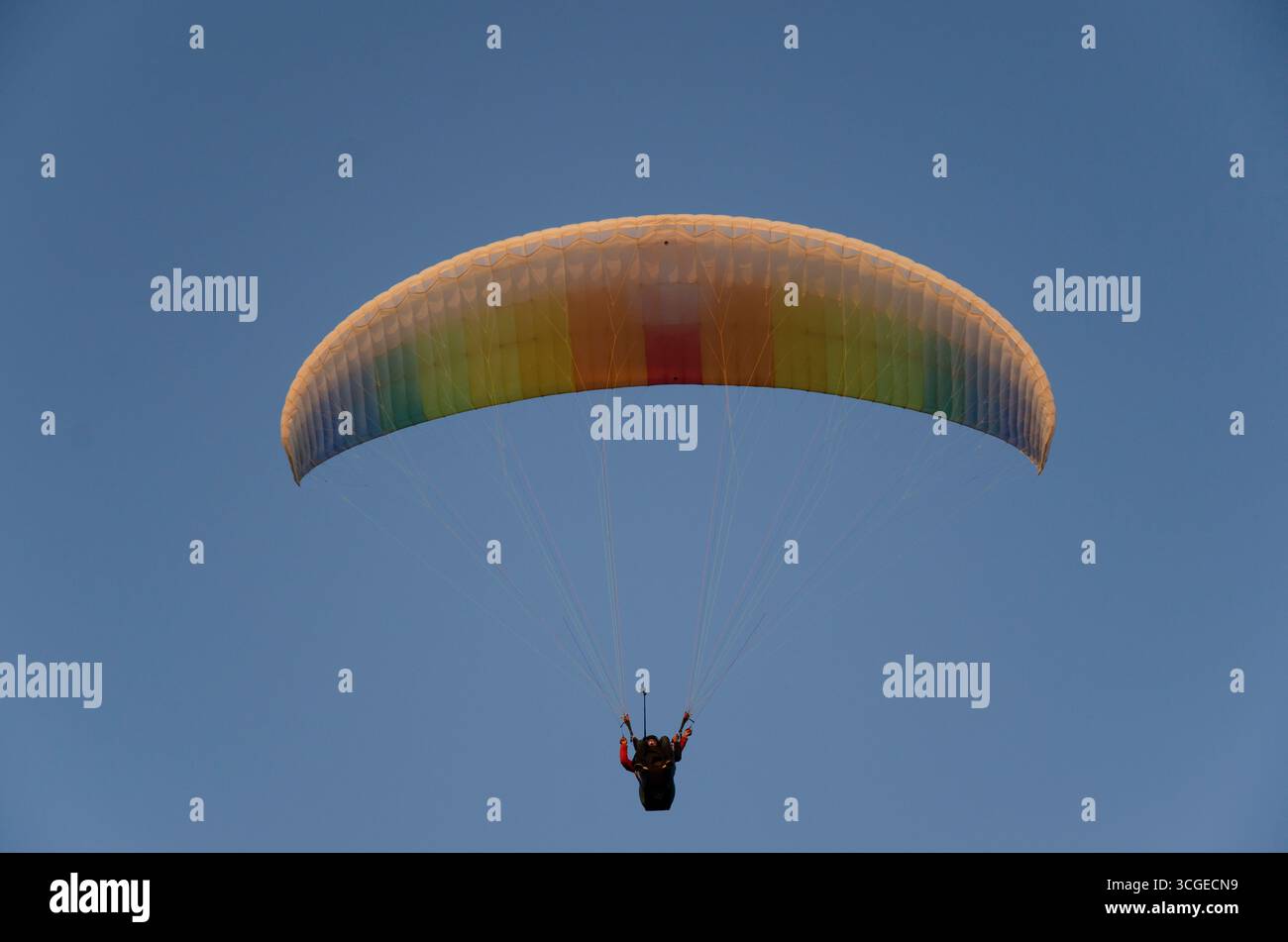 Paragliding trainers hi-res stock photography and images - Alamy