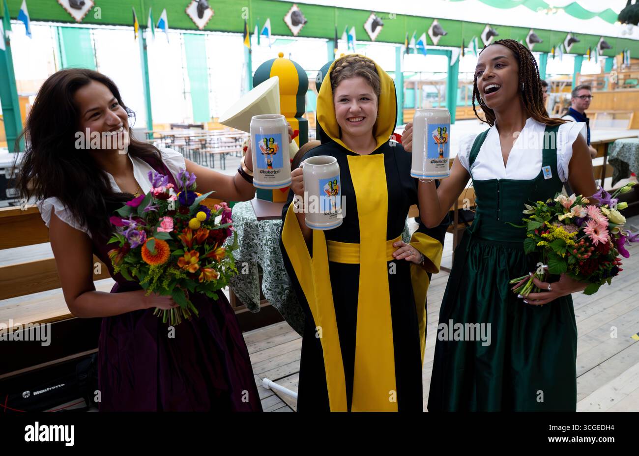 28 August 2025, Bavaria, Munich: Amiera Harithas (l) and Dinah-Charles ...