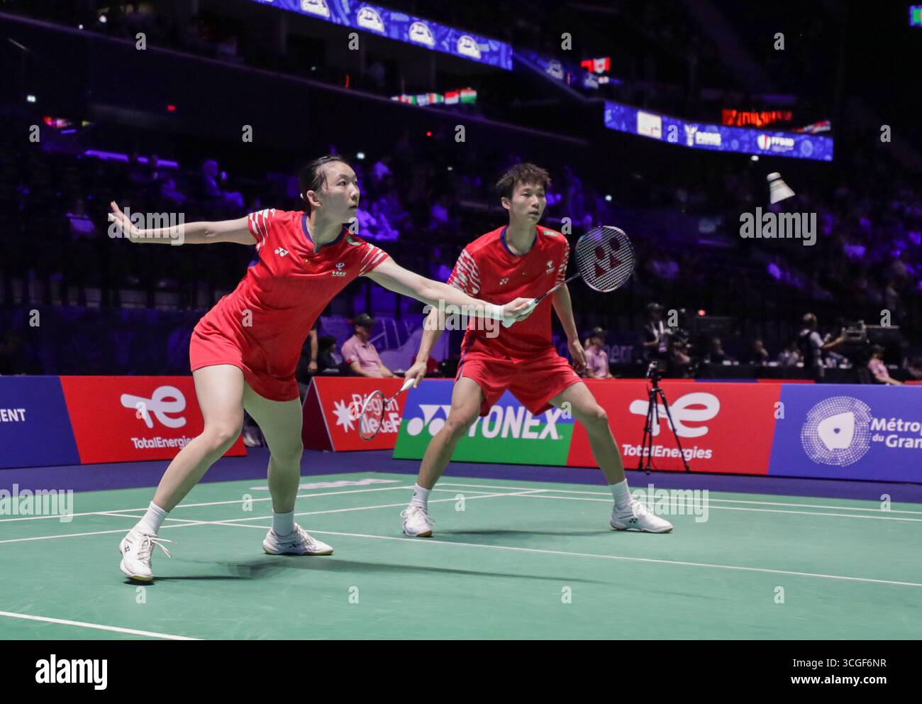 Paris, France. 28th Aug, 2025. Jiang Zhenbang/Wei Yaxin (L) of China ...