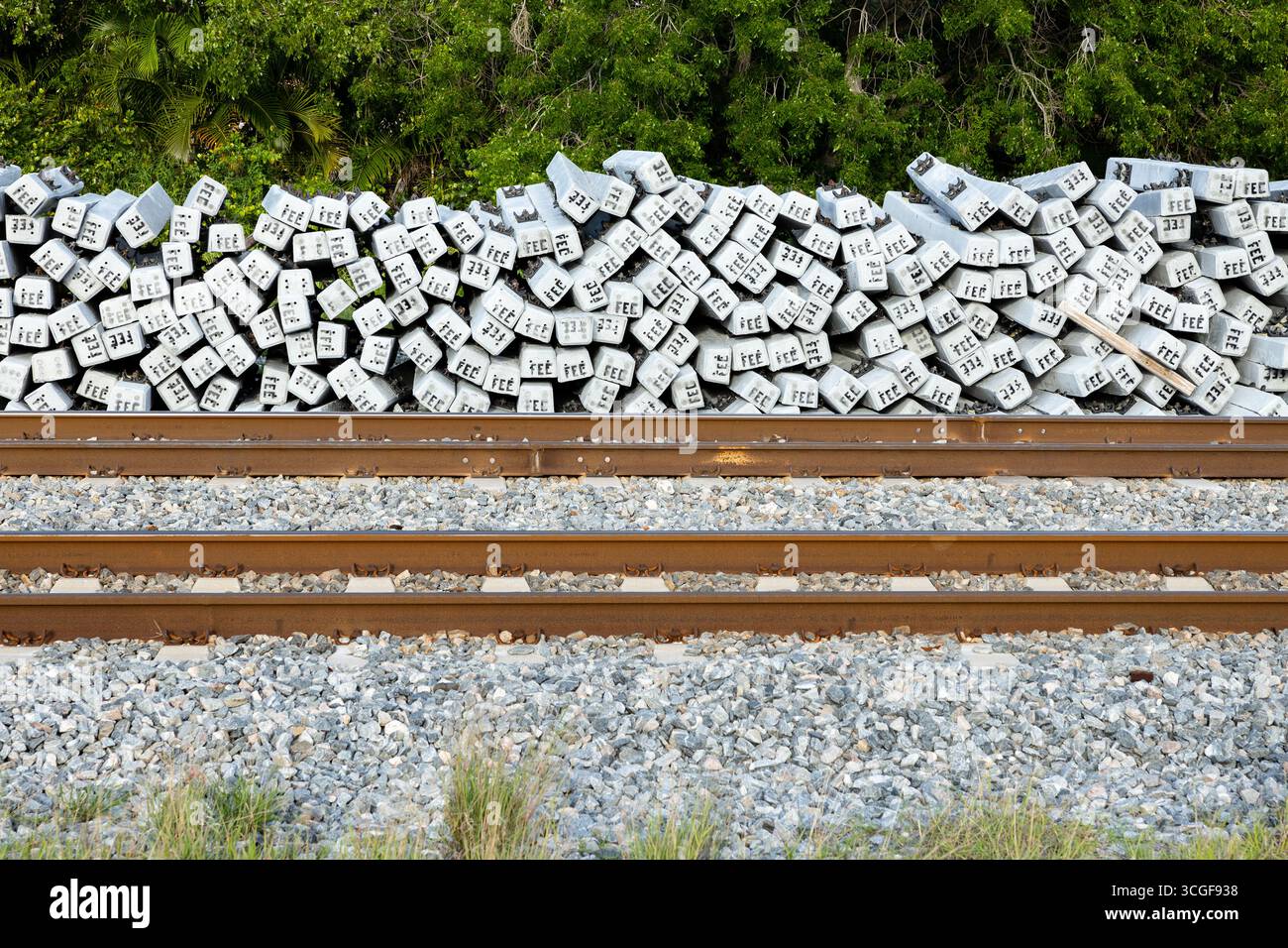 Stacked railroad ties hi-res stock photography and images - Alamy