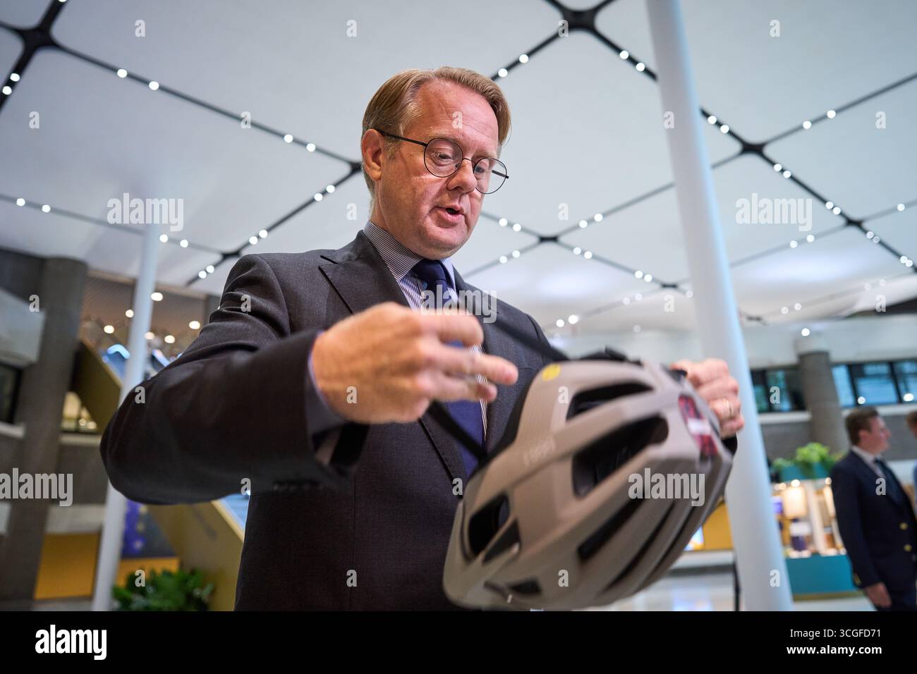 THE HAGUE – Caretaker Minister Robert Tieman (Infrastructure and Water ...